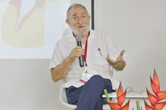 Sobre Abuelo Macedonio de Fabio Rodríguez Amaya | La Palabra
